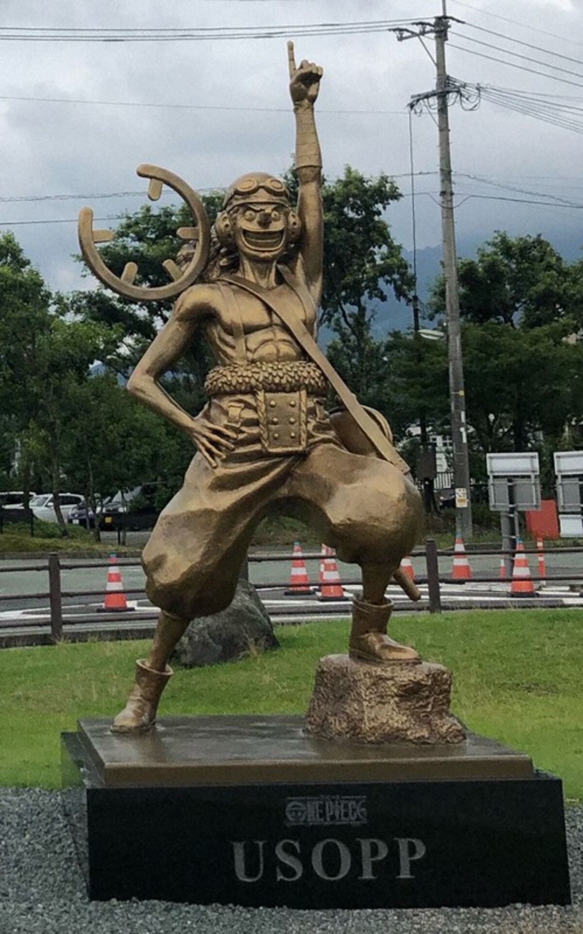 Jinbe statue joins the merry Straw Hat Crew in Kumamoto: ONE PIECE to ...