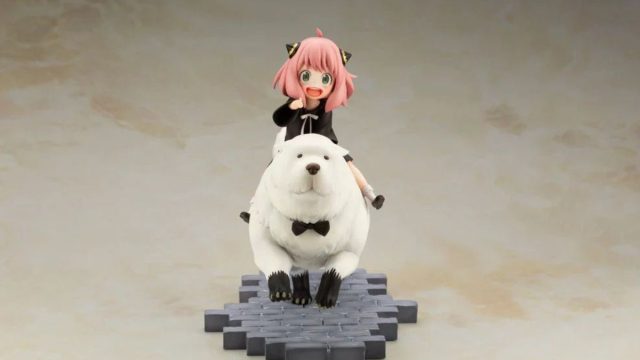 The Anya & Bond Forger figure with bonus face pre-order is almost over!